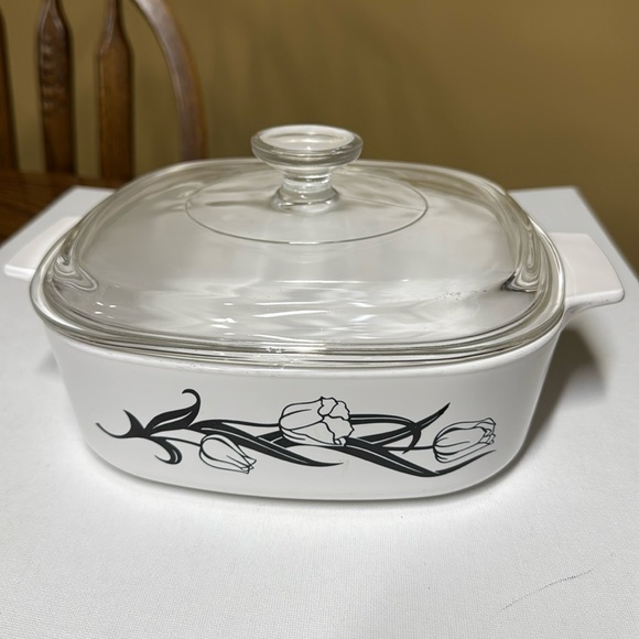 Corningware | Kitchen | Corning Ware A2b 2l Lyric Black Tulip Casserole Dish With Glass Lid ...